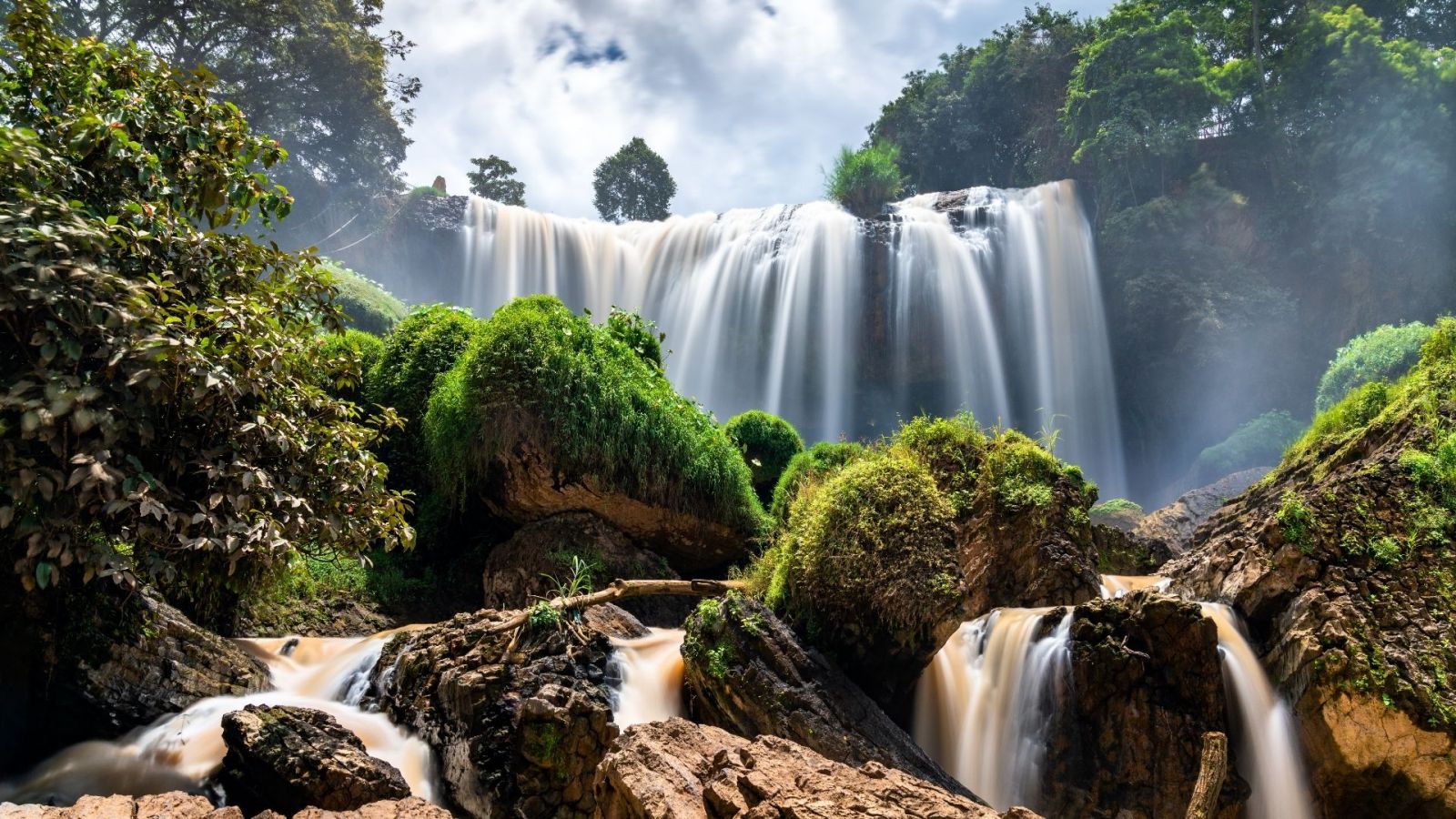 Elephant Falls - Vietnam Is Awesome
