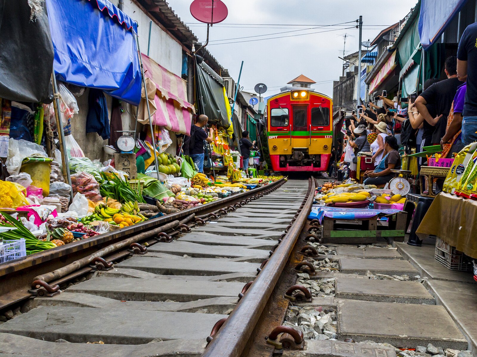Exploring Hanoi Train Street 2024 - Vietnam Is Awesome