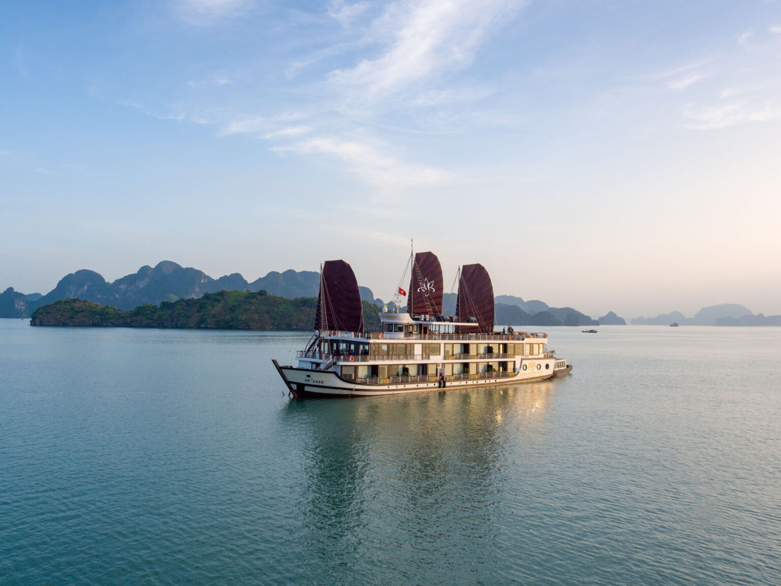Best 10 Halong Bay Luxury Cruise Experiences | Indulge In Unmatched ...