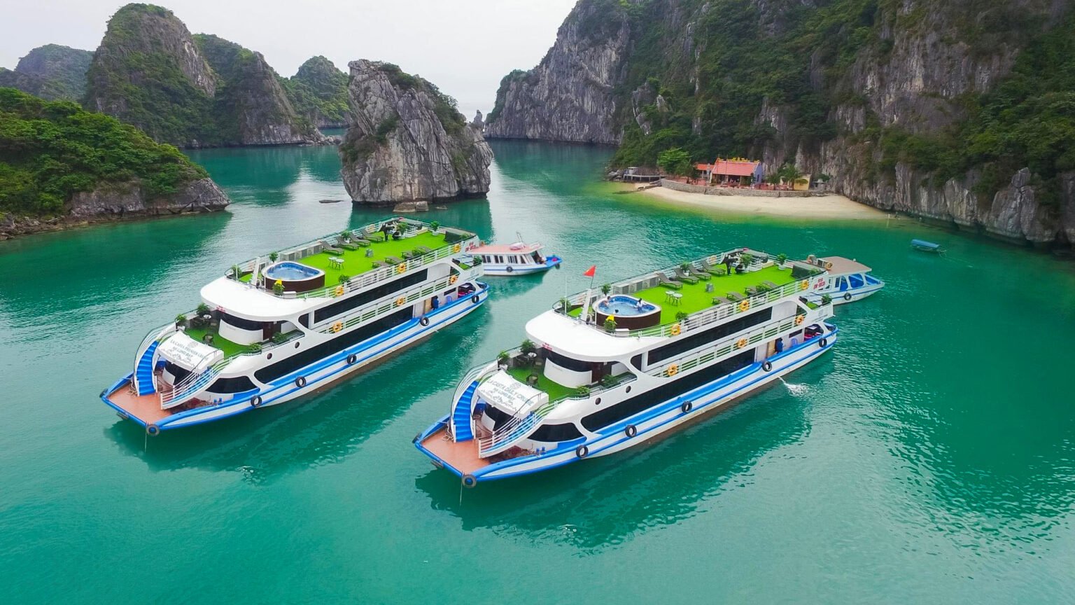 Top 12 Islands In Vietnam | A Tropical Escape - Vietnam Is Awesome