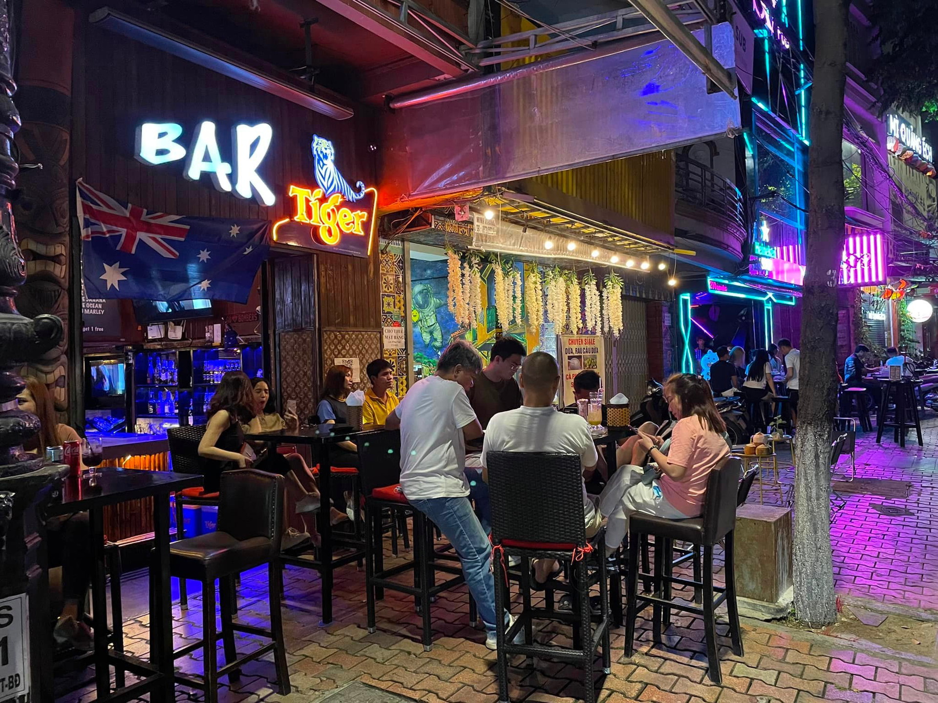15 Best Bars In Da Nang | Cheers To The Night [2025] - Vietnam Is Awesome