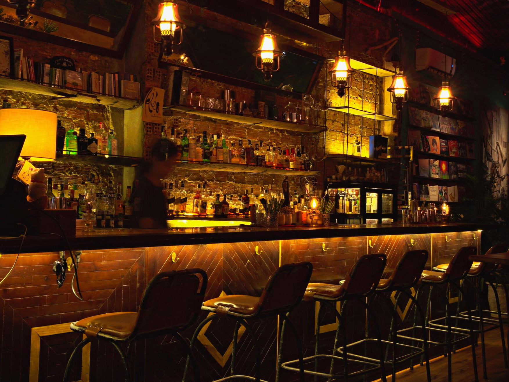 15 Best Bars In Da Nang | Cheers To The Night [2026] - Vietnam Is Awesome