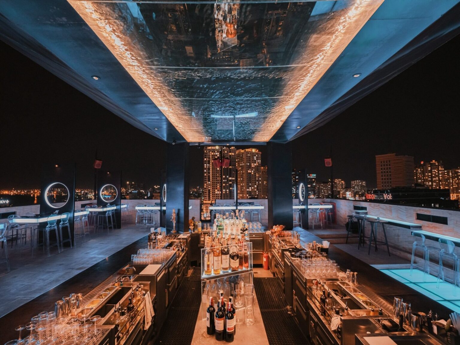 12 Spectacular Rooftop Bars in Saigon - Vietnam Is Awesome