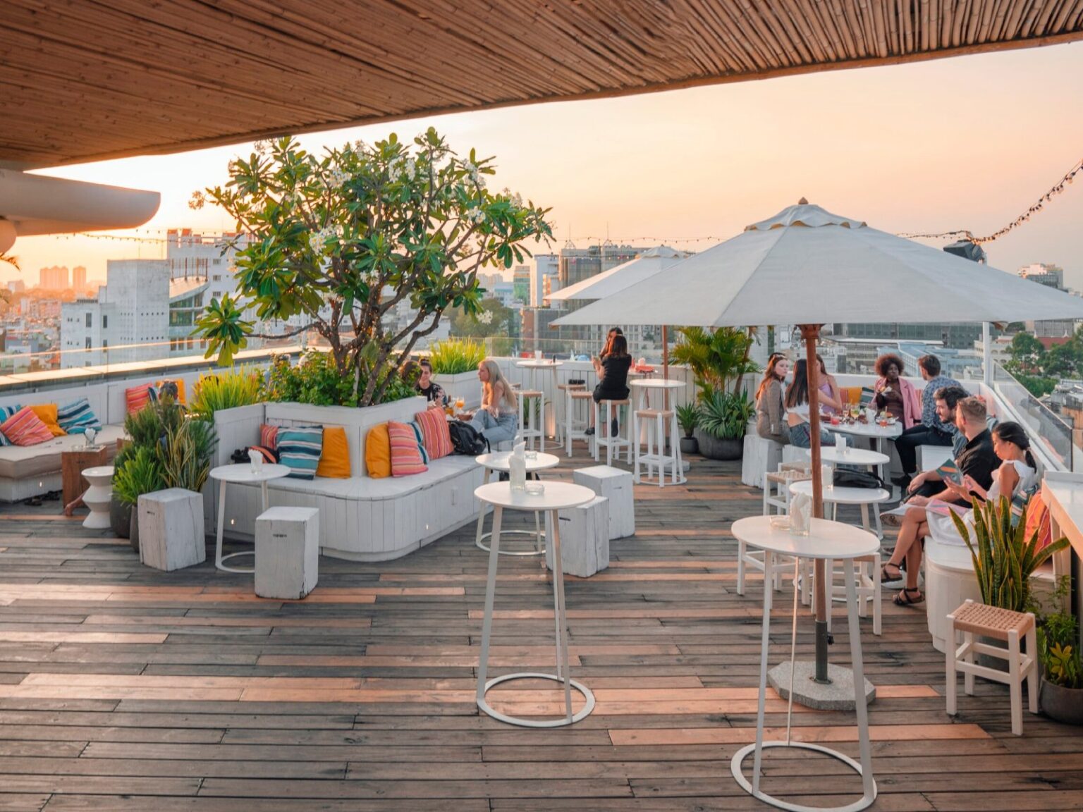 12 Spectacular Rooftop Bars in Saigon - Vietnam Is Awesome