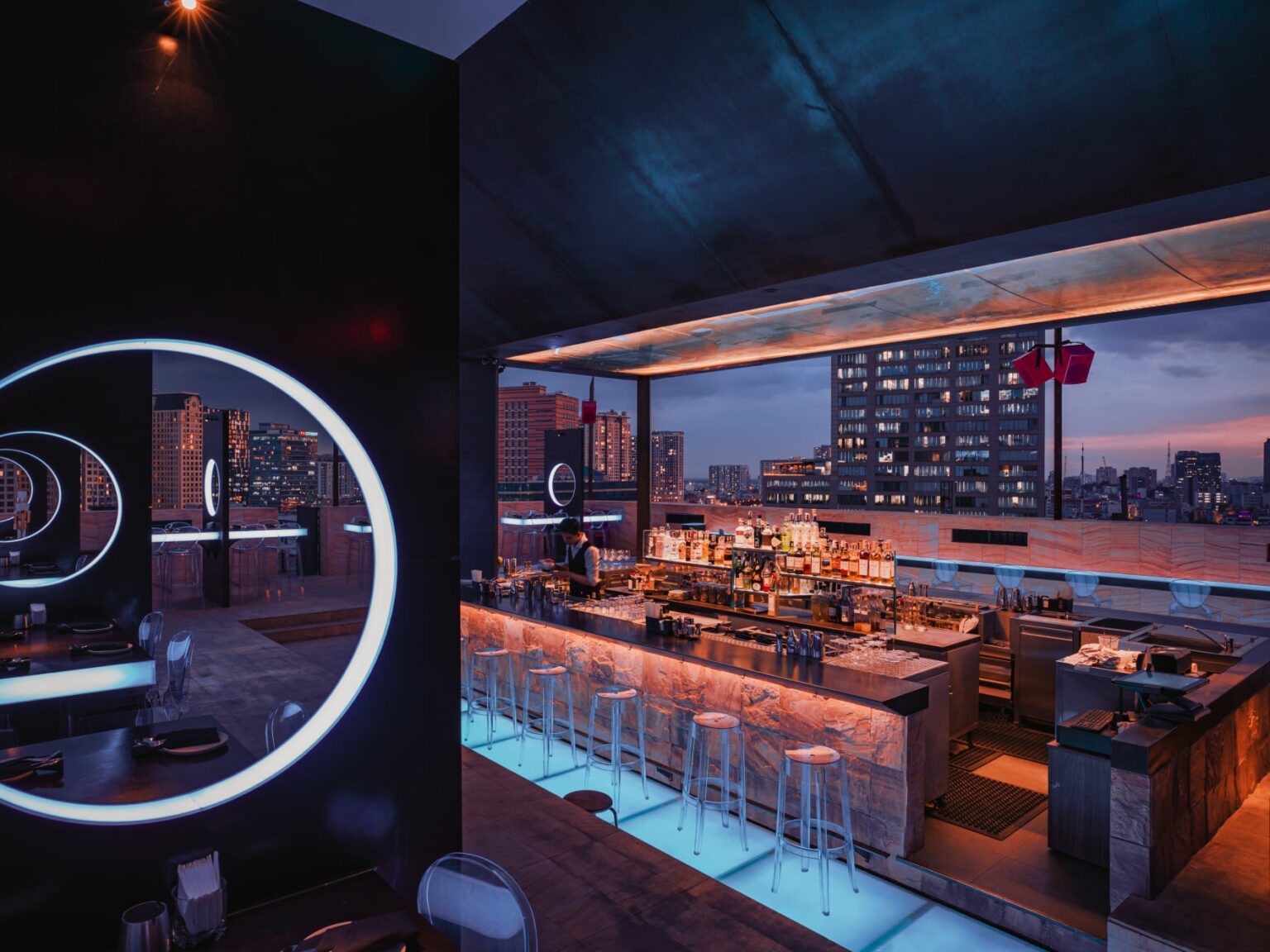 12 Spectacular Rooftop Bars in Saigon - Vietnam Is Awesome